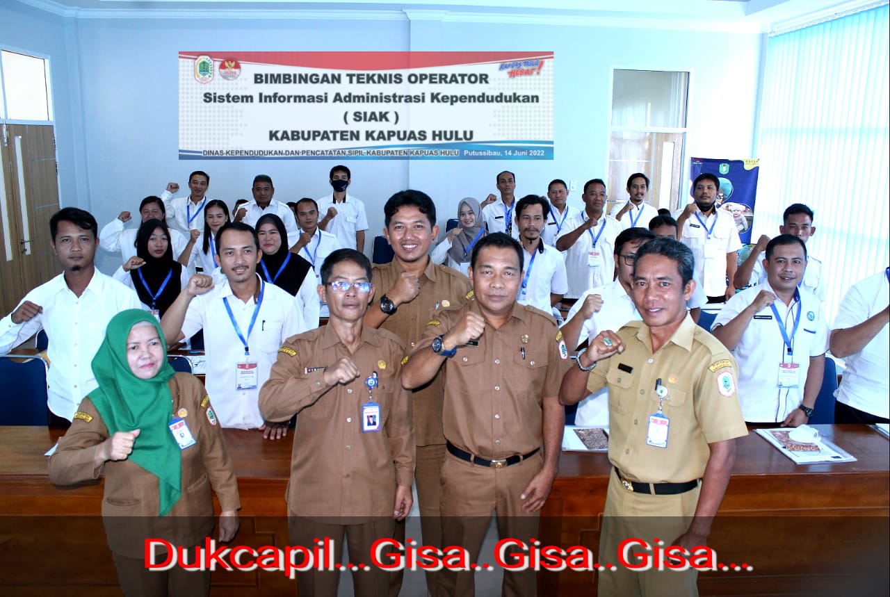KADIS DUKCAPIL AJAK OPERATOR SIAK KOMITMEN BERSAMA – Info Kapuas Hulu