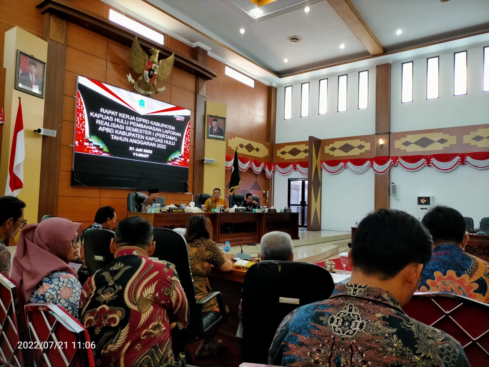 Rapat Kerja DPRD Kabupaten Kapuas Hulu Pembahasan Laporan realisasi Semester I Tahun Anggaran ...
