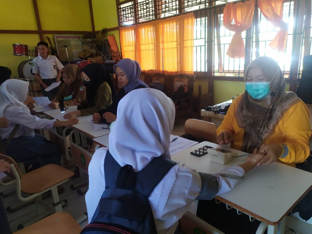 Tim Kesehatan Puskesmas Kalis Lakukan Penjaringan Anak Sekolah di SMAN ... Tim Kesehatan Puskesmas Kalis Lakukan Penjaringan Anak Sekolah di SMAN ...