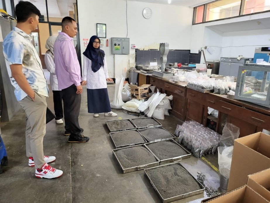 - KABUPATEN KAPUAS HULU