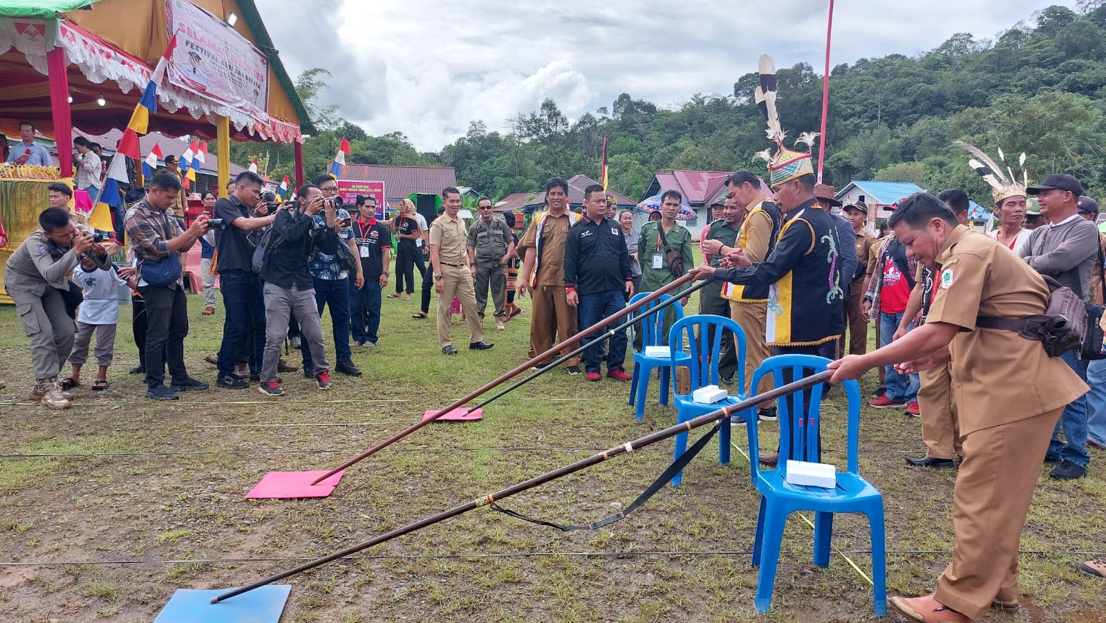 Pembukaan Festival Seni Dan Budaya Ke-Ii se-Ketemenggungan Suku Dayak ...
