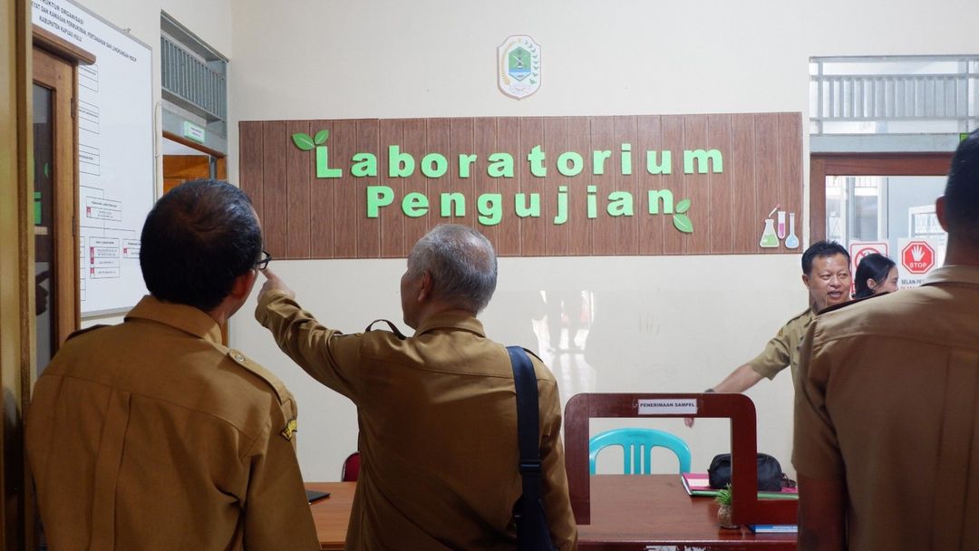 Dinas Lingkungan Hidup Kabupaten Landak Melakukan Studi Banding ke Laboratorium Pengujian Dinas ...